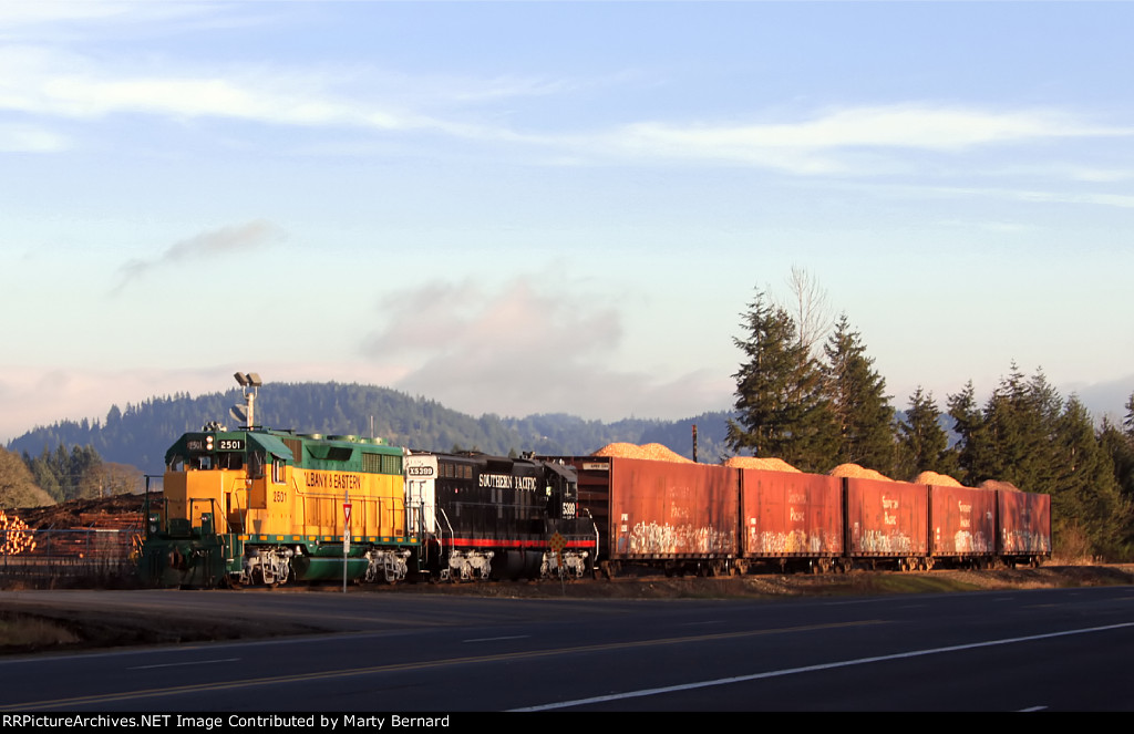 AERC 2501 and LLW 5399 on Sweet Home Branch